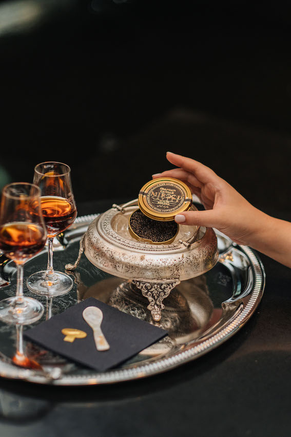 魚子醬的產地到餐桌｜全台首家世界頂級魚子醬選品店——Gourmet Boutique Caviar Bar 在晶華酒店！ - Flavor ...